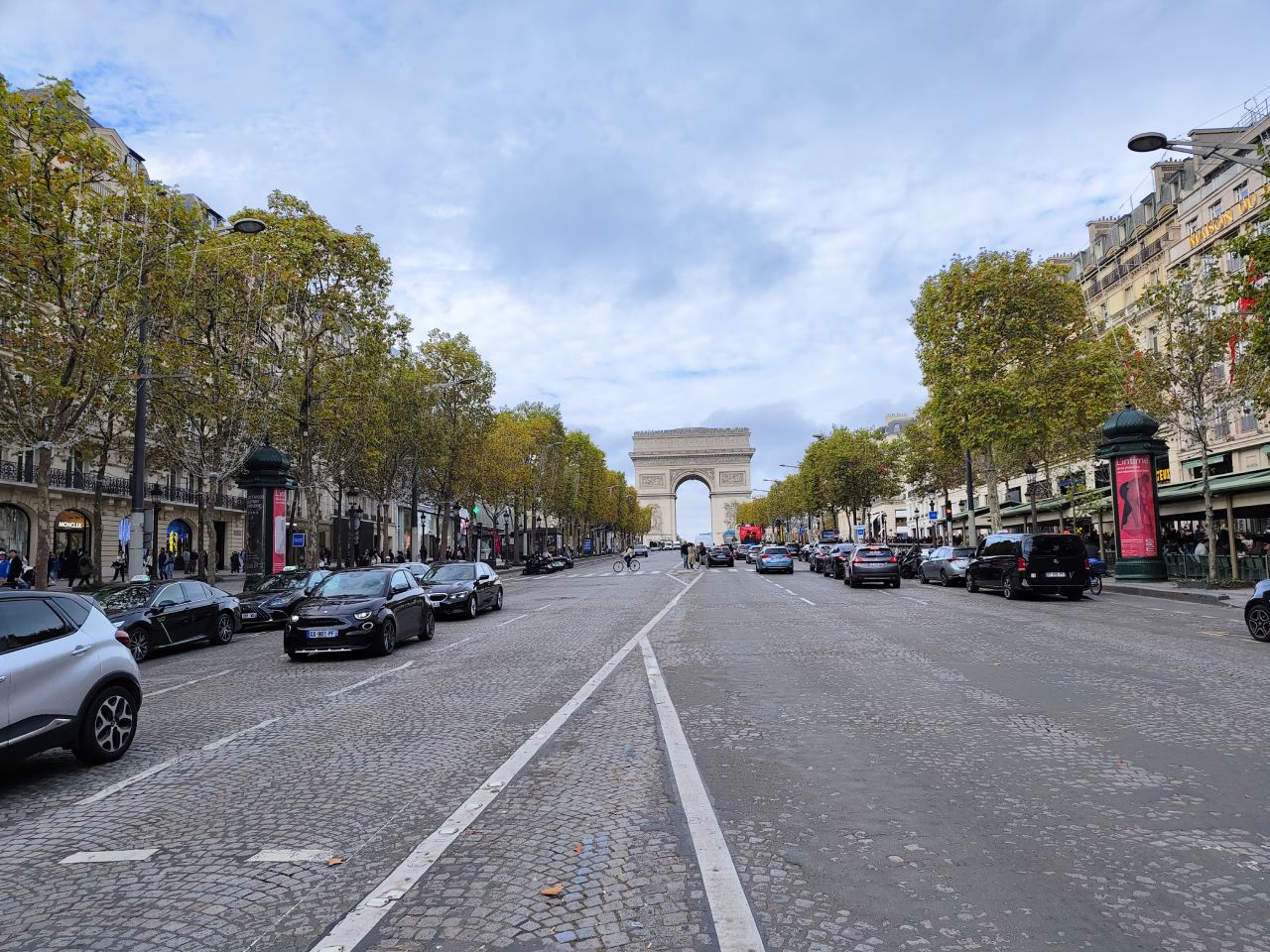 Les illuminations des Champs-Elysées dévoilent leur parrain, Tony Estanguet - Le blog de ...